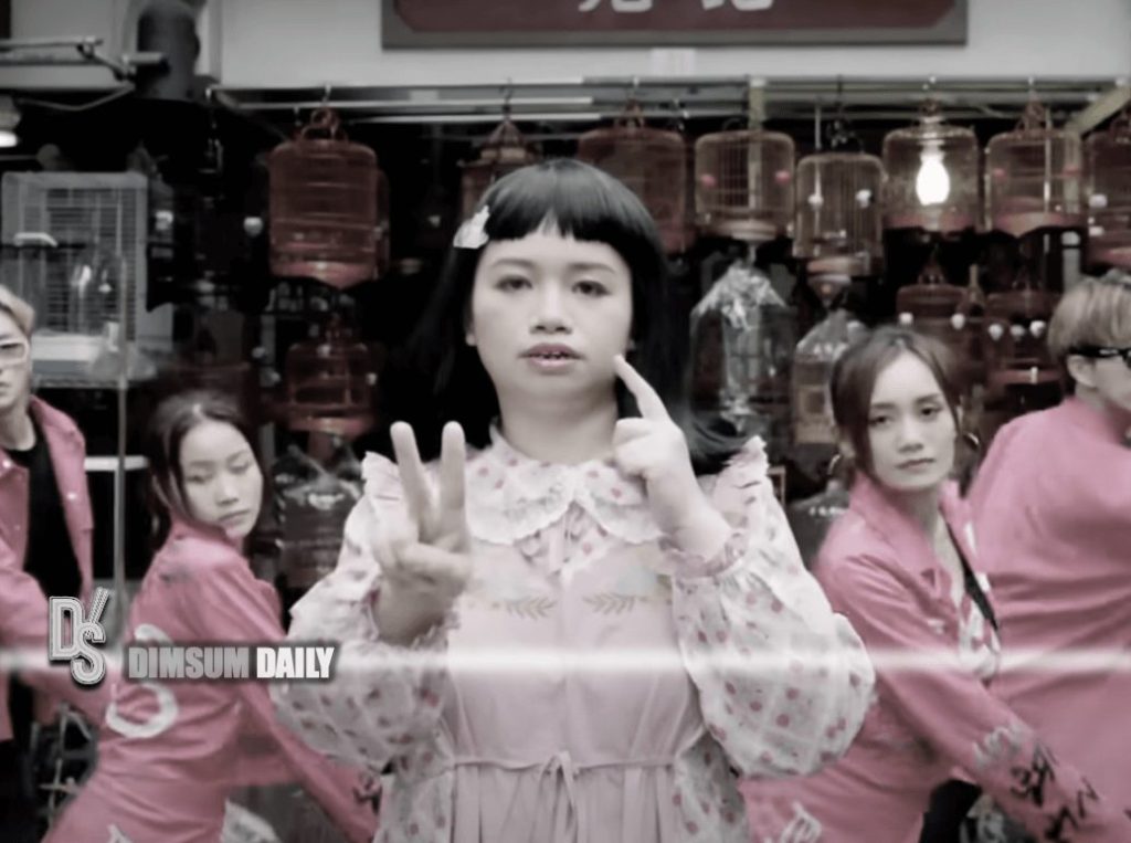 38-year-old pageant dropout Amy Sit Yeng-yi's debut single surpasses ...