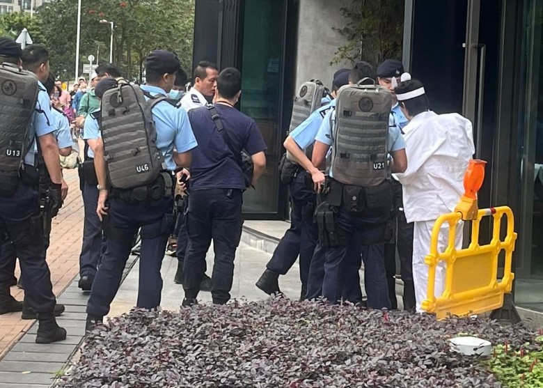 "Resurrection Rabbit" knife-wielding man who threatened a foreign ...