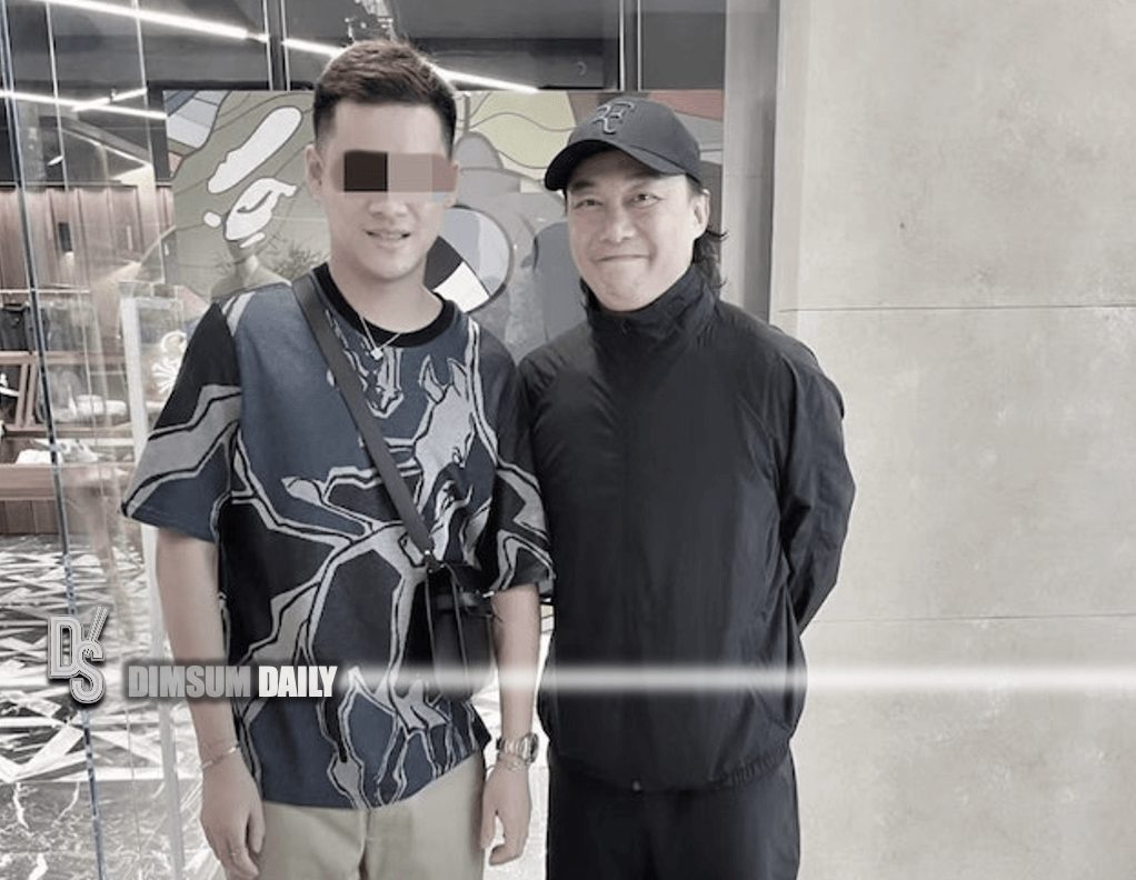 HK singer Eason Chan spotted in Causeway Bay shopping mall by lucky fan - Dimsum Daily