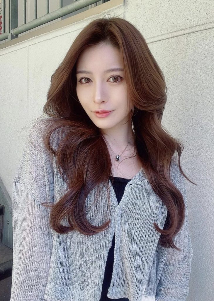 HK-born Japanese AV actress Minami Aizawa who debuted before Erena So ...