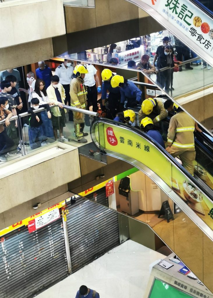 Boy's foot trapped in escalator at Kwun Tong Plaza - Dimsum Daily