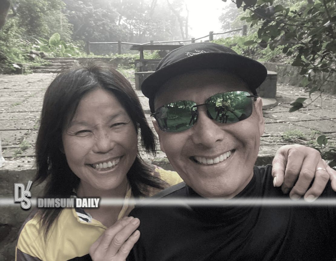 HK actor Chow Yuen-fat takes portrait pictures for owner of kiosk on ...