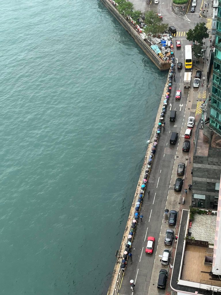 Tourists and locals continue to ignore traffic while taking photos on ...