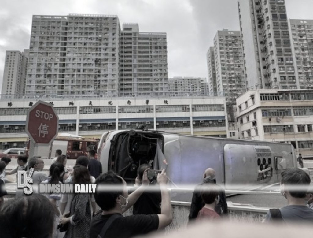 Tour bus overturns on Texaco Road in Tsuen Wan, at least 22 people ...