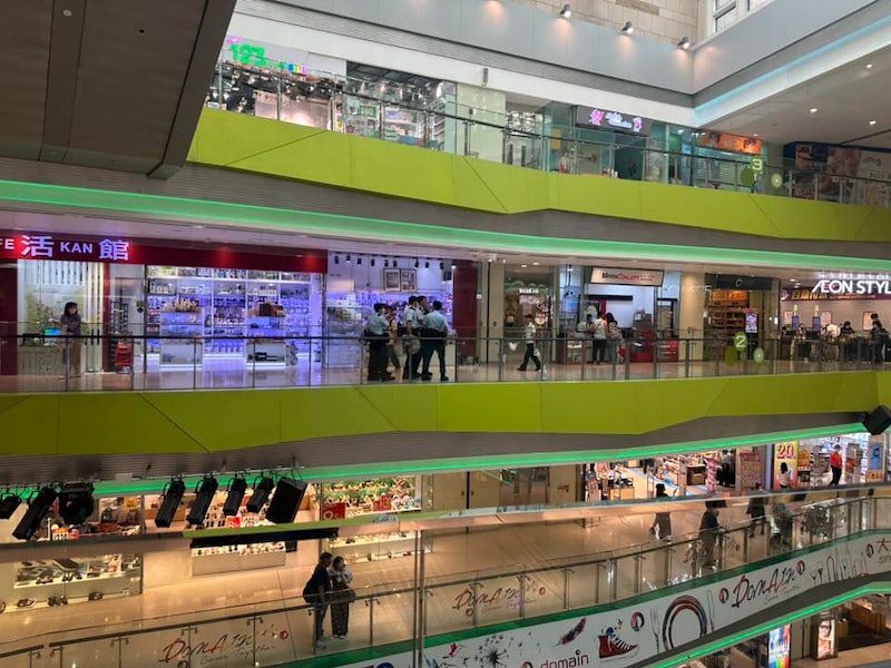 Police apprehend 27-year-old man carrying fruit knife in Domain ...