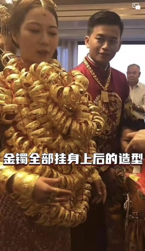 Chinese influencer's excessive gold jewellery at wedding in Foshan goes ...