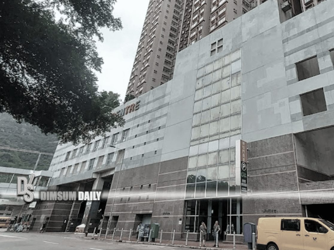 Elderly woman in critical condition after choking while eating noodles ...