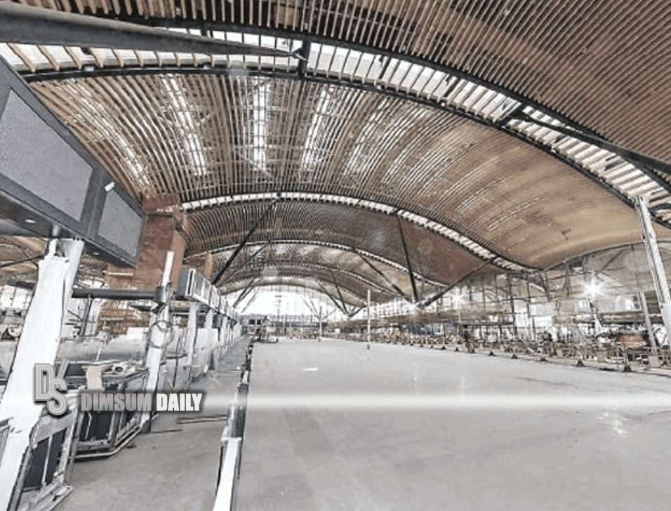 Water leakage in Hong Kong Port of HK-Zhuhai-Macao Bridge during Red ...