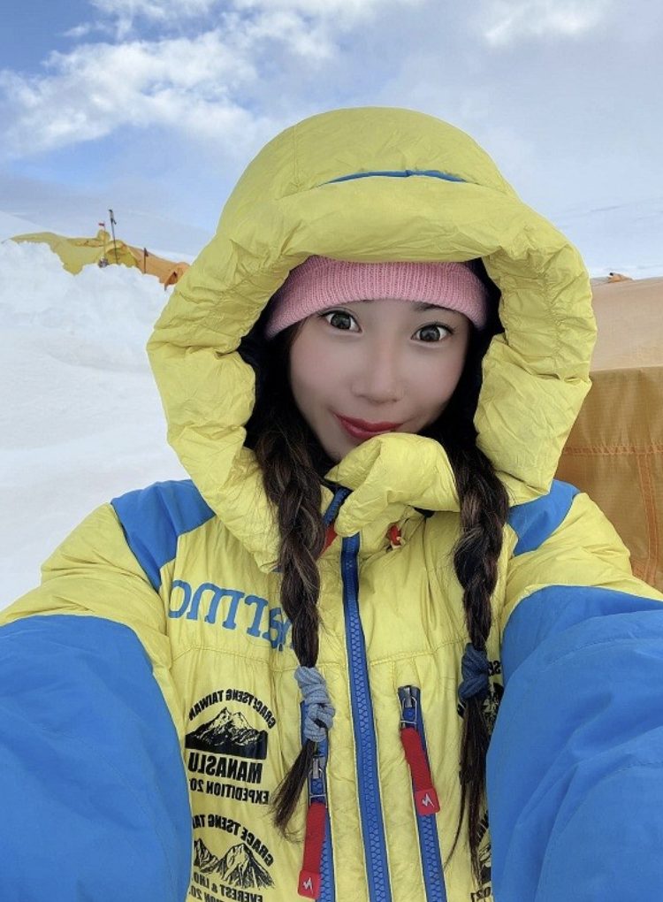 Famous 29-year-old Taiwanese mountaineer caught having sex with married wealthy man in hotel in ...