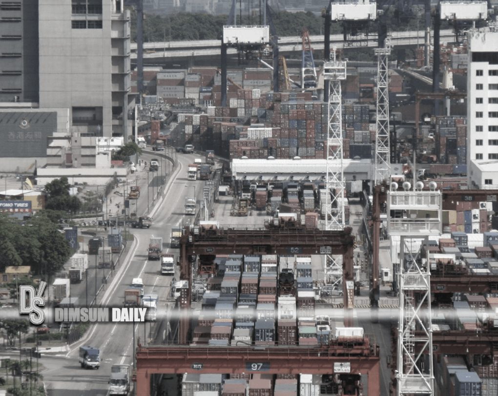 Fire breaks out on container crane at Container Port Road South ...