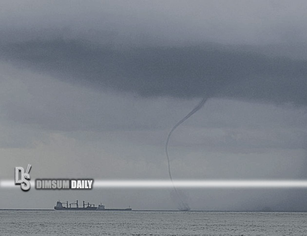 Rare waterspout sighted near Soko Islands in Hong Kong - Dimsum Daily