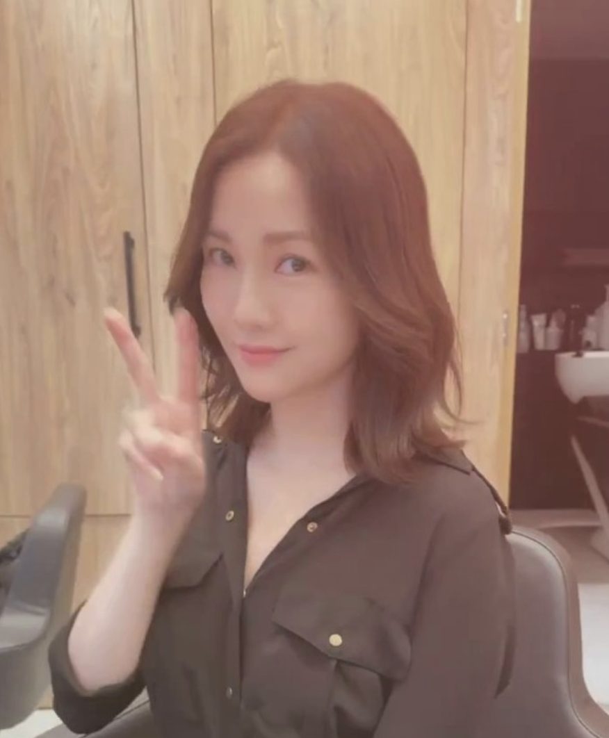 46-year-old Cantopop singer Kay Tse debuts new short hair look on ...