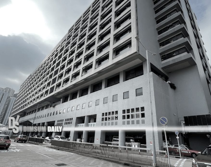 70-year-old male patient injured as physiologic monitor falls from mounting plate in Pamela ...