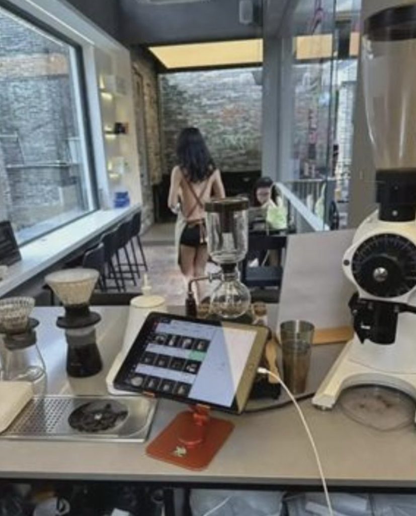 Coffee shop in Guangzhou denies viral "scantily-clad waitress" as employee - Dimsum Daily