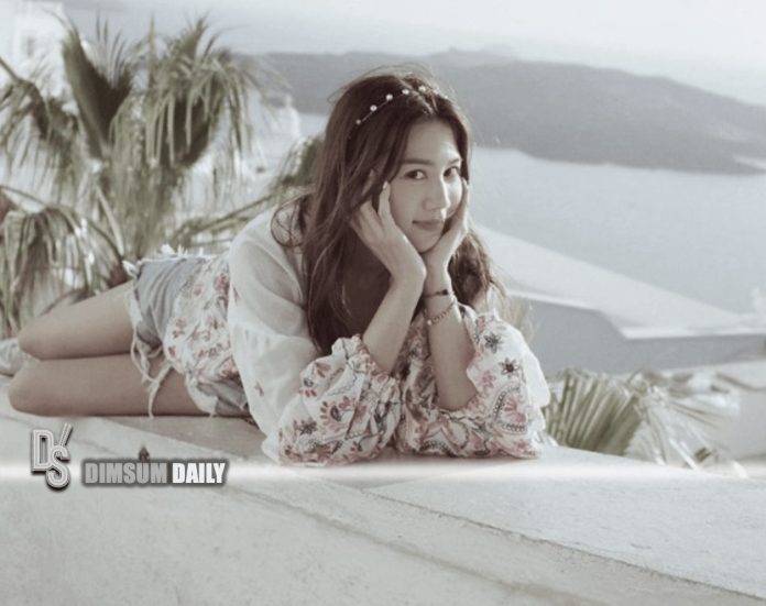 Hong Kong actress Chrissie Chau stuns in alluring Greece getaway - Dimsum Daily