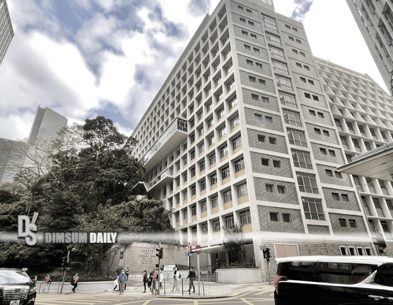 Justice Place car accident results in 4 arrests: One takes blame, three ...