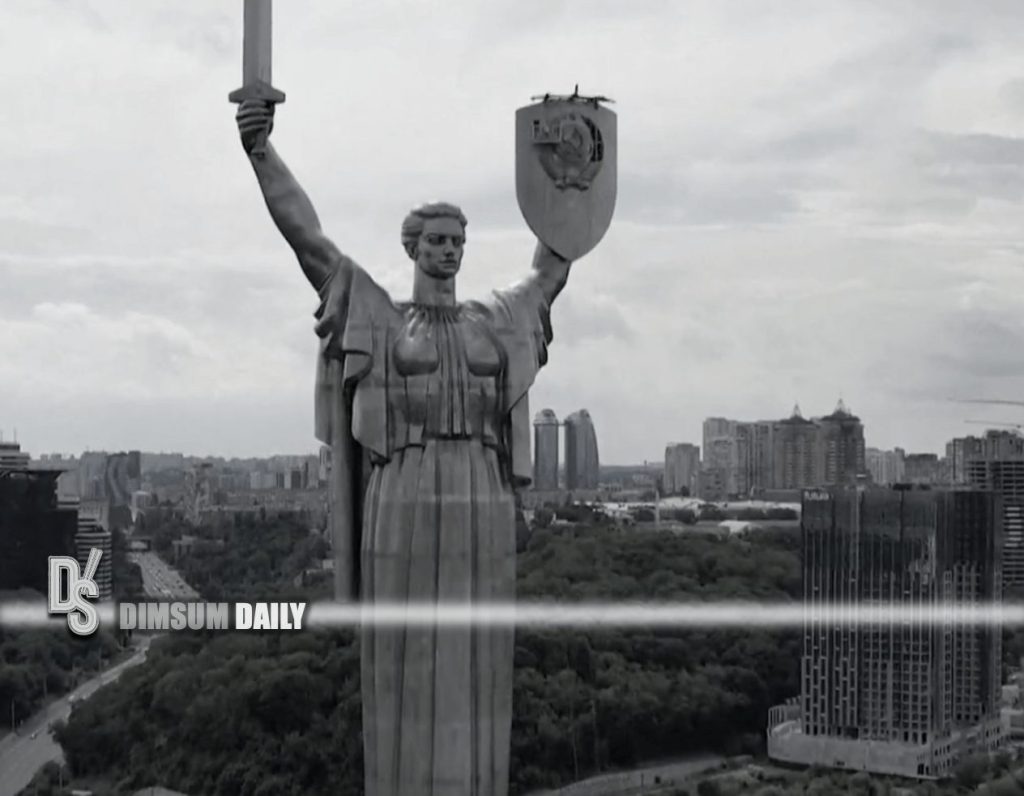 Giant statue in Kyiv trades Soviet hammer and sickle for the trident ...