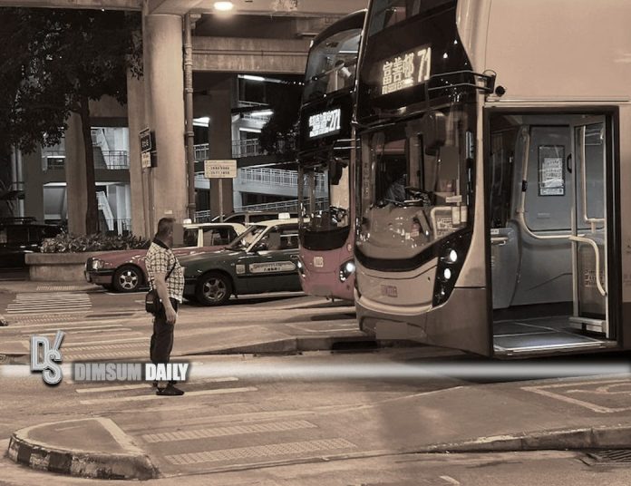 Confrontation ensues as man blocks KMB bus in Tai Po, accusing driver ...