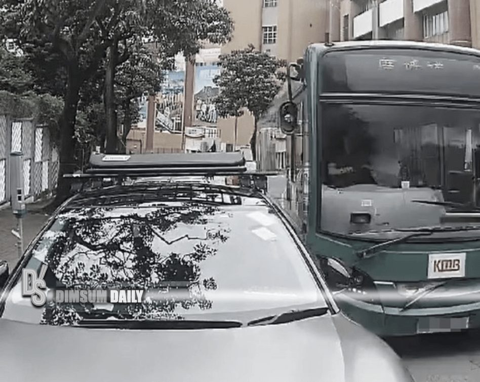 KMB single-decker bus collides with parked vehicles on Broadcast Drive ...