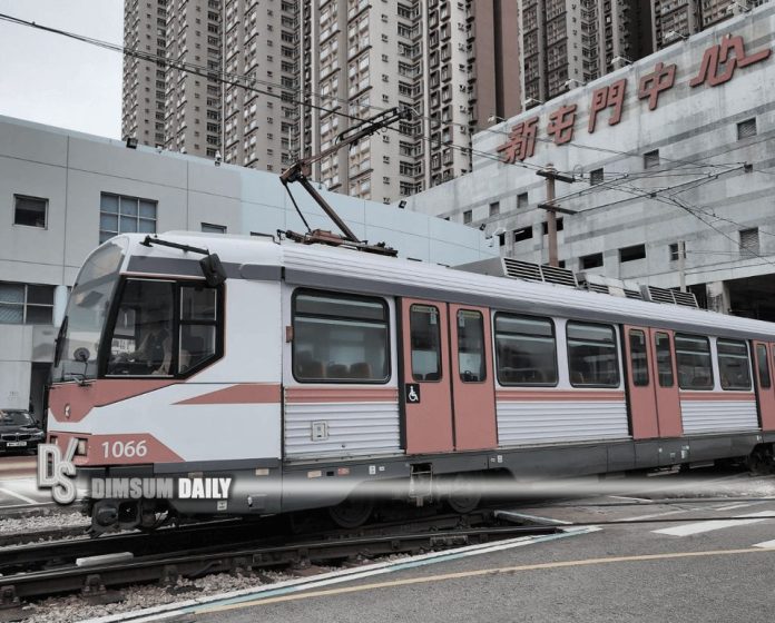 Nostalgia takes the rails as retro-themed Light Rail train makes grand ...