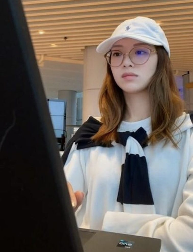 Miss HK 2016 Crystal Fung Ying-ying shines in both showbiz and academia, embracing student Life ...