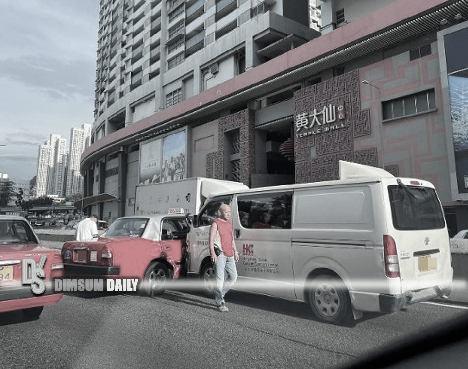 Collision involving 2 taxis and a van on Lung Cheung Road causes ...