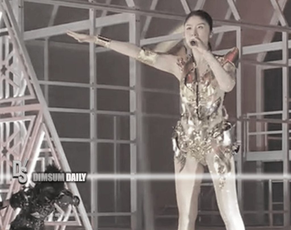 Kelly Chen returns to the stage with a bang at "Kelly Chen Season 2 ...