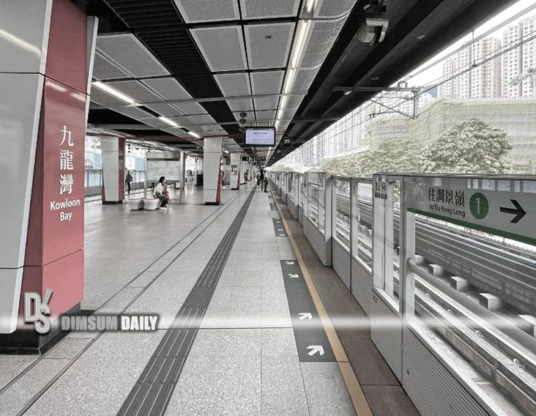 Service disruption on MTR Kwun Tong Line due to platform gate ...