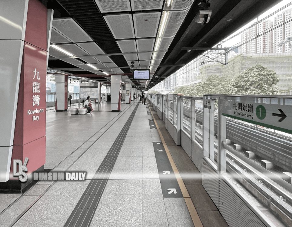 Service disruption on MTR Kwun Tong Line due to platform gate ...