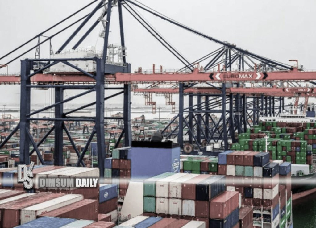 Hong Kong port cargo volumes drop in Q2 2023 - Dimsum Daily