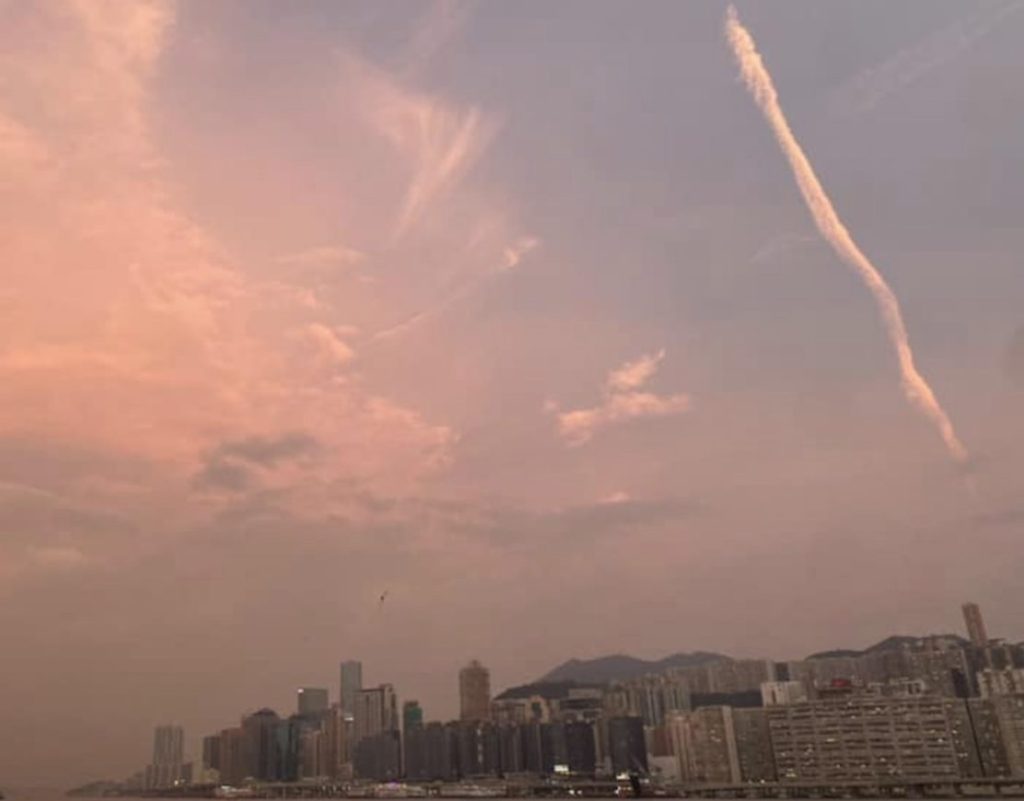 Unusual sky phenomenon captivates Hong Kong residents - Dimsum Daily