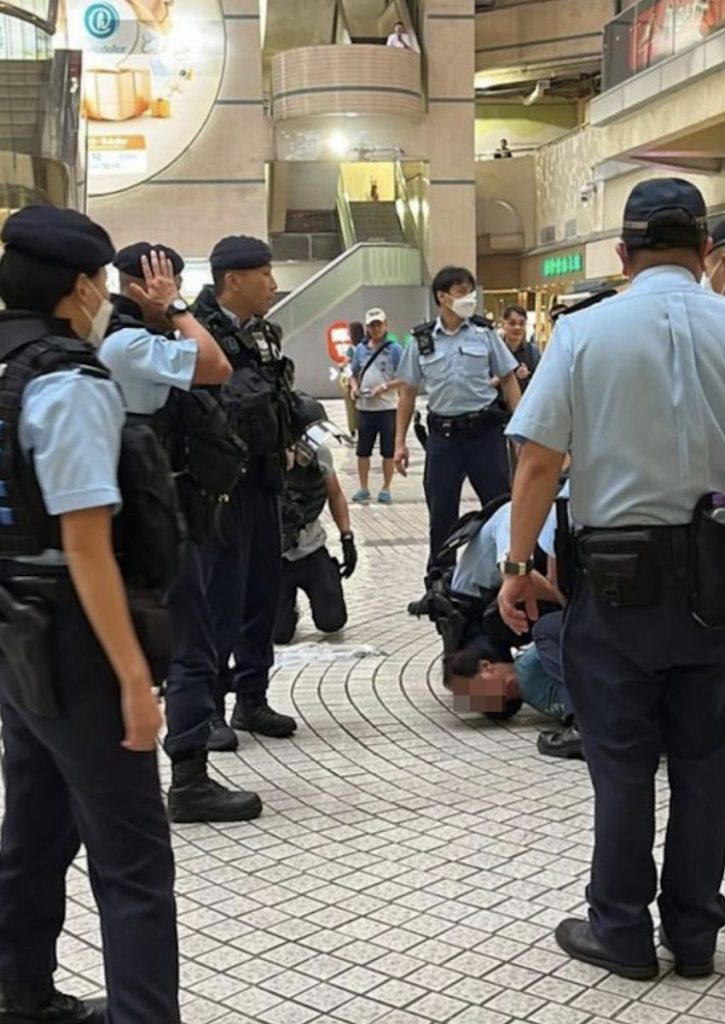 Multiple police officers apprehend knife-wielding suspect at Amoy Plaza ...