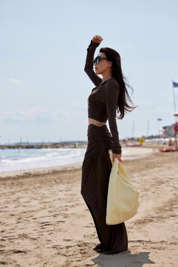 Hong Kong actress Shu Qi radiates goddess vibes with simple yet elegant ...