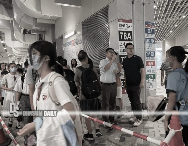 Long queues for transportation spotted at Queen's Hill Estate in ...