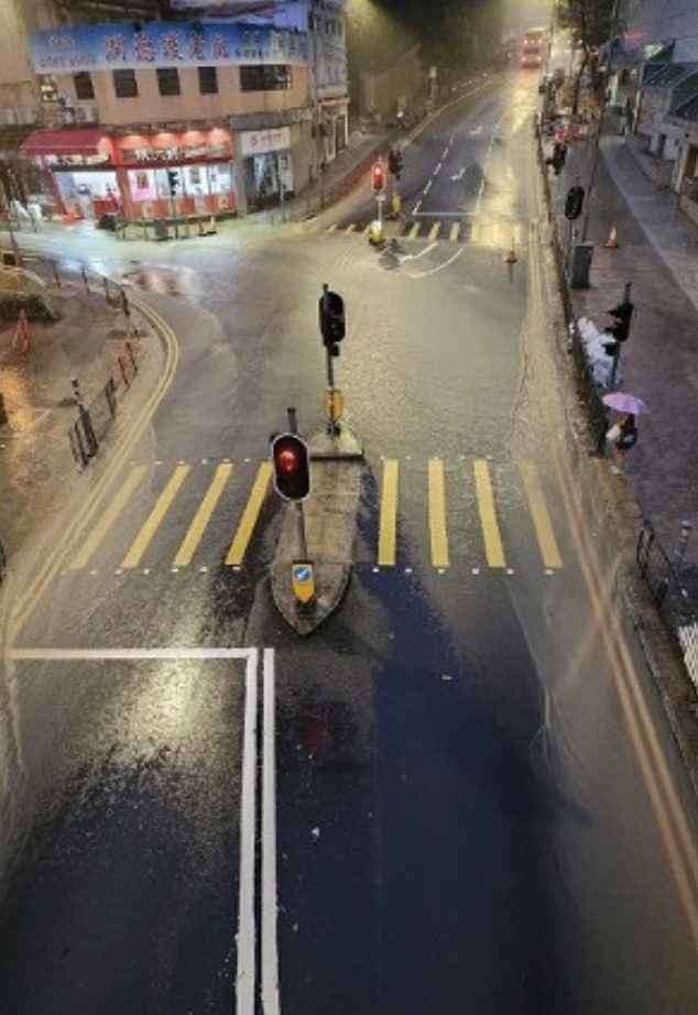 Red Rainstorm strikes Hong Kong this morning, Chai Wan and Eastern ...