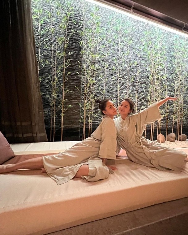 Charlene Choi and Gillian Chung reunite for a relaxing spa session as ...