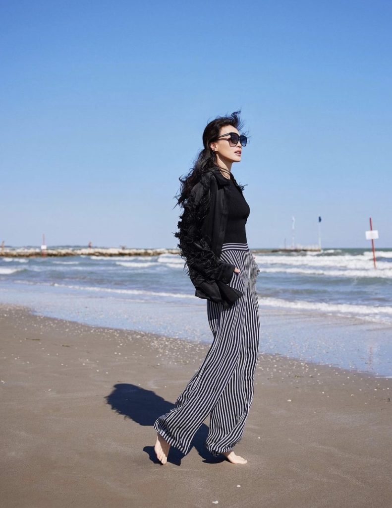 49-year-old actress Shu Qi's stunning beach photos garner praise on Instagram - Dimsum Daily