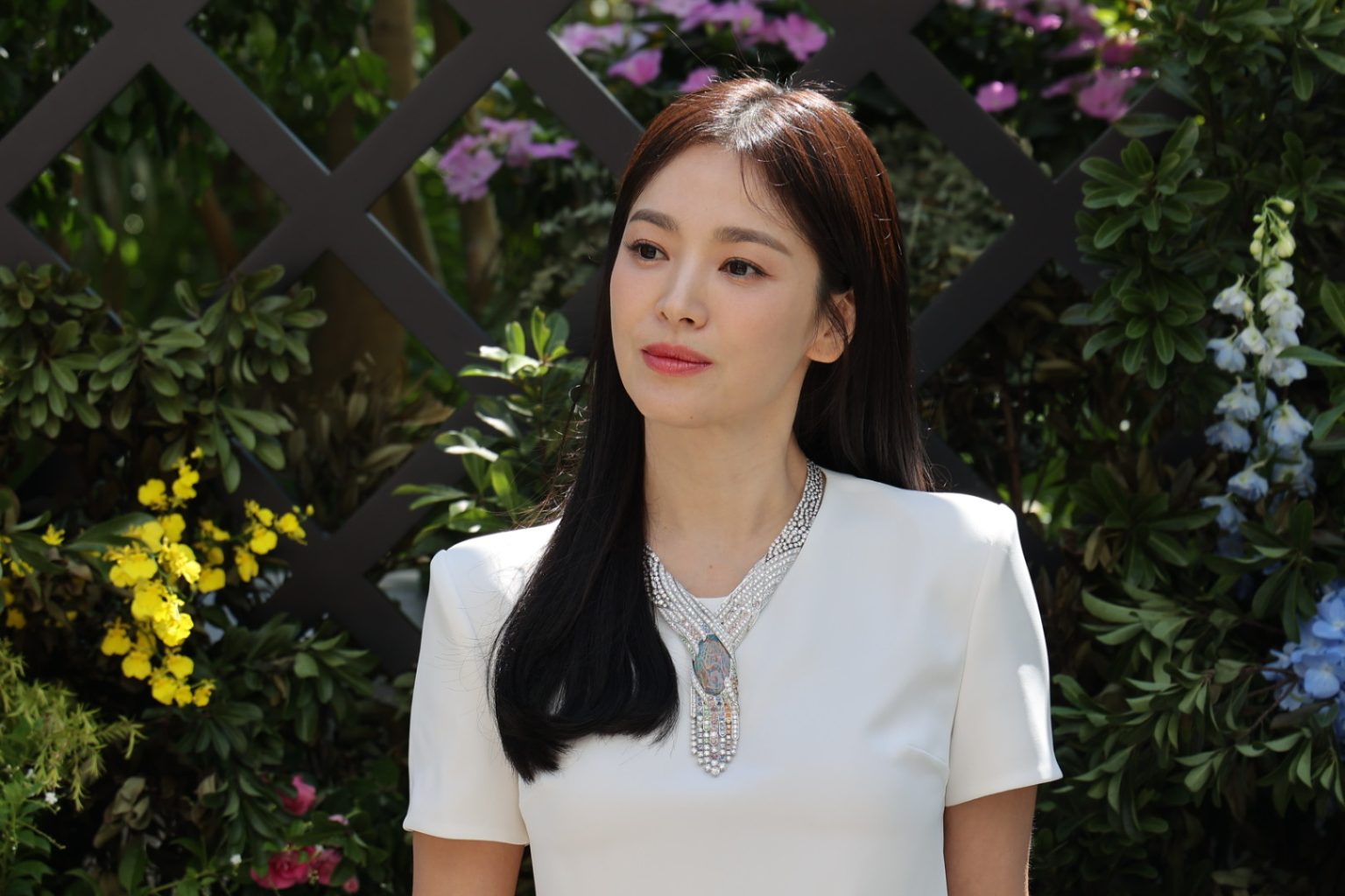 South Korean actress Song Hye-kyo shines in Repulse Bay with HK$20 million jewellery appearance ...