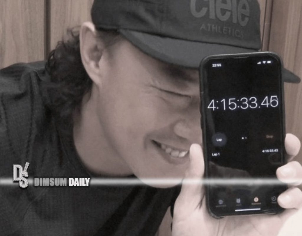 Cantopop singer Eason Chan delights fans with over 1,000 album signings ...