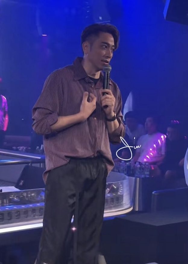 HK actor Ron Ng's autograph session in Shenzhen surrounded by female fans takes an awkward turn ...