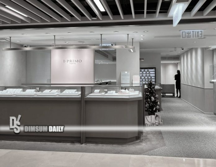 Man disguised as customer steals two diamonds worth HK$300,000 from I ...