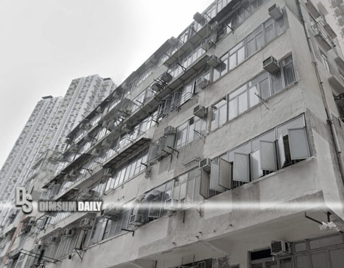 10m crack discovered on the wall of a building in Cheung Sha Wan ...