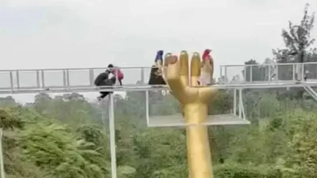 Tourist fatally falls as glass-bottomed bridge collapses in Indonesia ...
