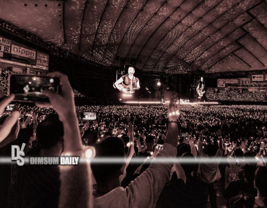 Coldplay's heartwarming gesture captivates Tokyo Dome crowd during ...