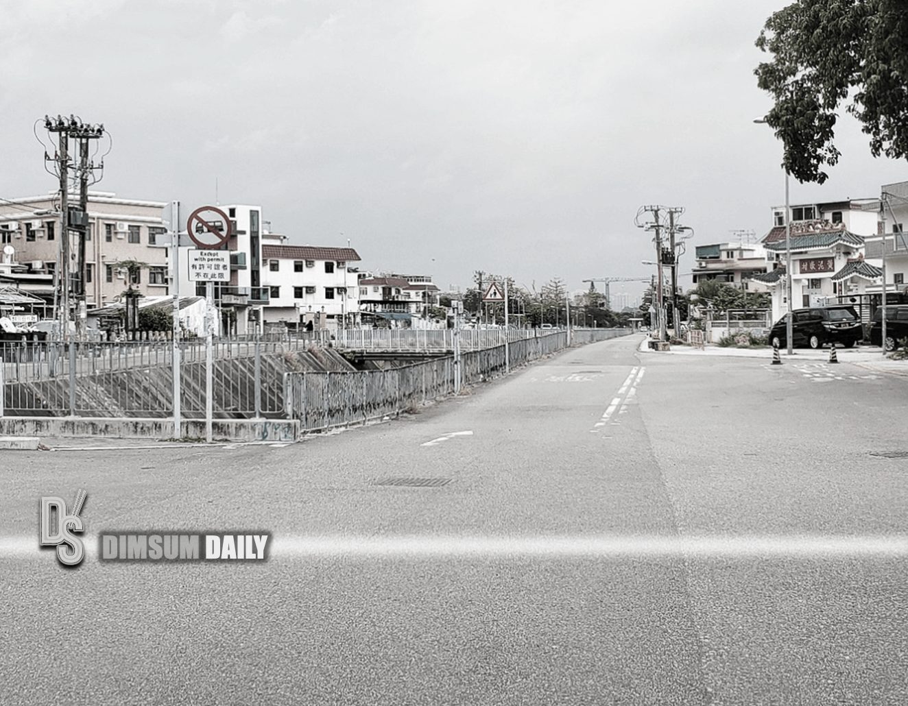 Fire engulfs two private cars and two decommissioned buses in Yuen Long ...