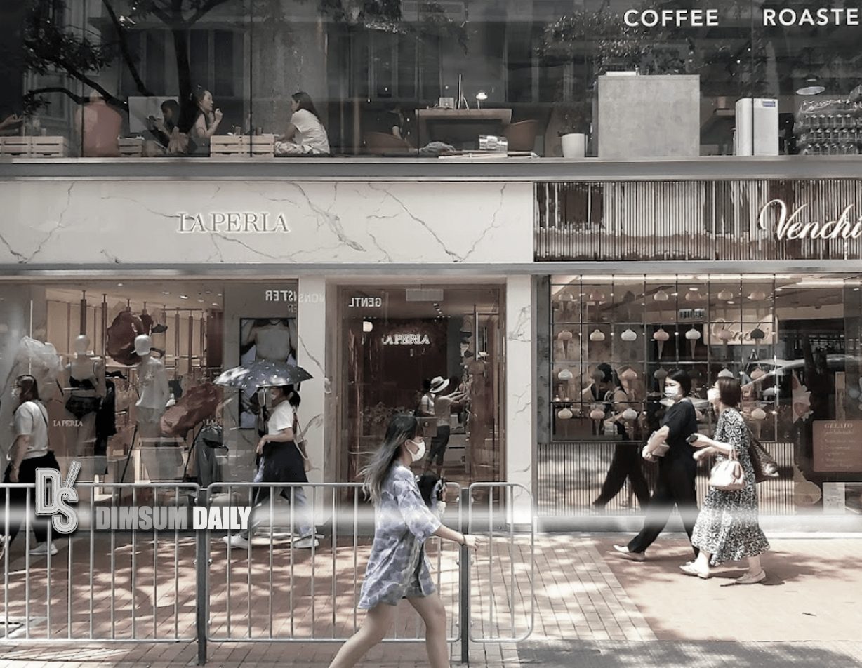 LEE GARDEN Two in Causeway Bay hit by glass shower, two cars damaged ... LEE GARDEN Two in Causeway Bay hit by glass shower, two cars damaged ...