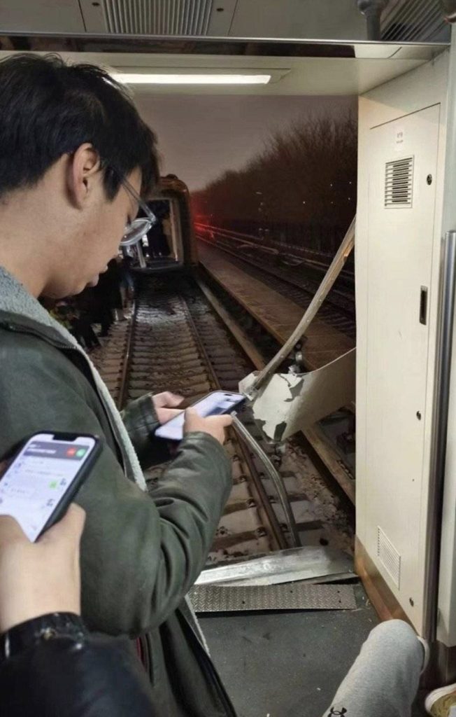 Beijing subway's Changping Line plagued by train malfunction, carriage ...