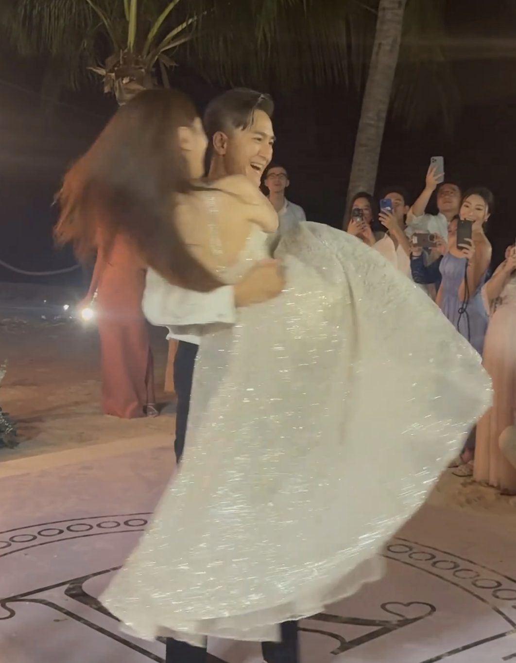 Kenneth Ma and Roxanne Tong's romantic wedding captivates fans, despite ...