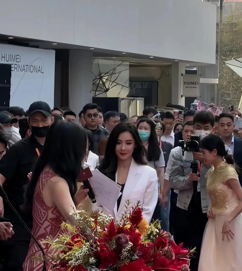 43-year-old Hong Kong actress Cecelia Cheung surrounded by enthusiastic ...