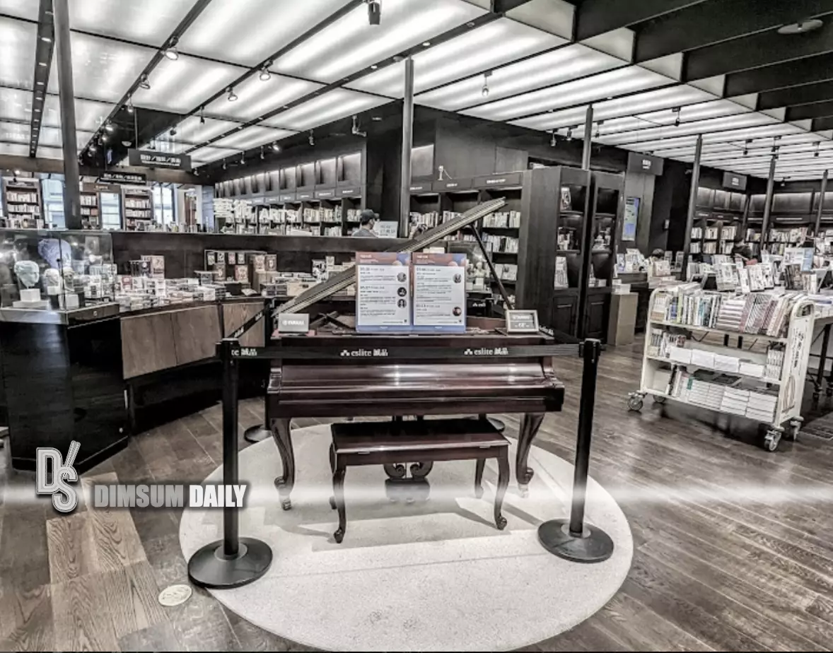 Iconic Eslite bookstore Xinyi branch in Taipei closes down on Christmas ...